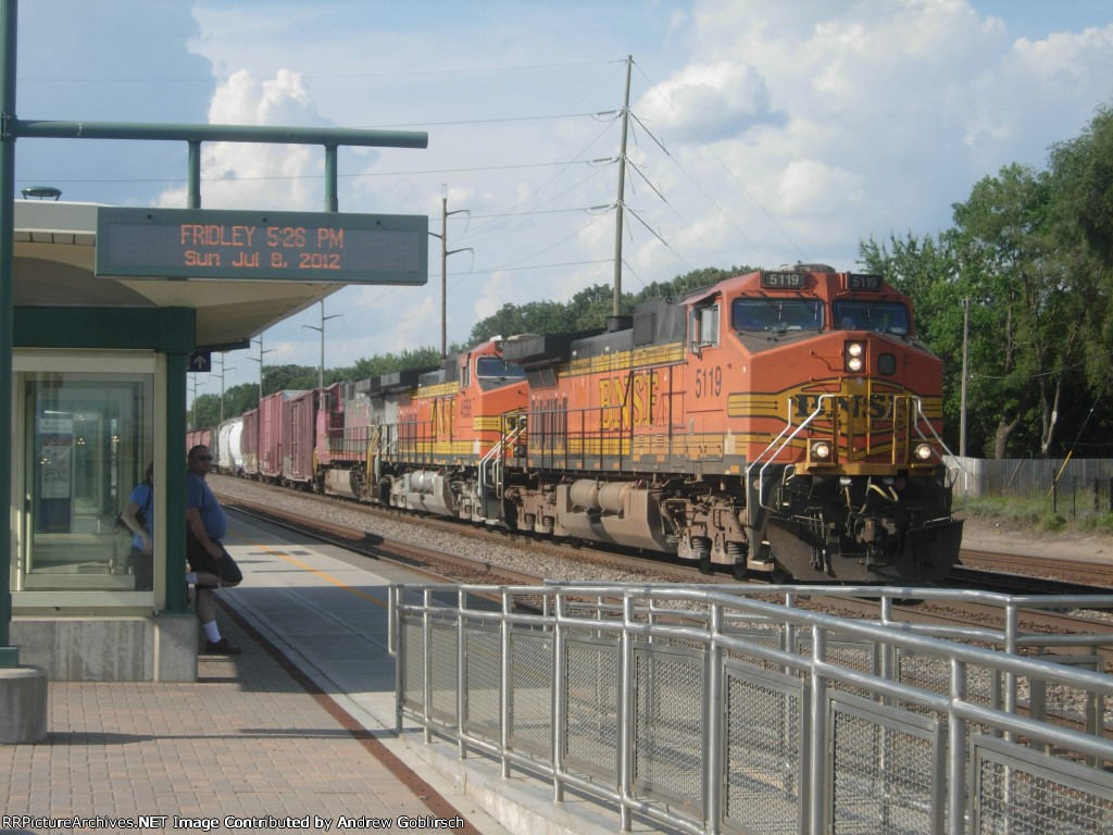 BNSF 5119, 4556 + ATSF 679 mixed freight